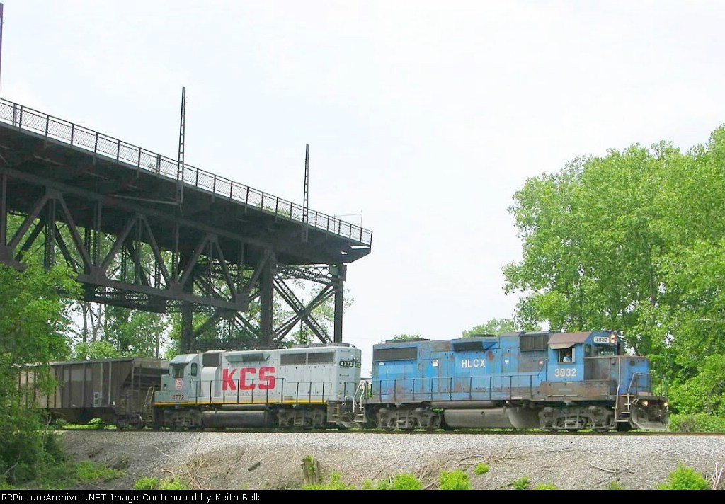 HLCX 3832 and KCS 4772